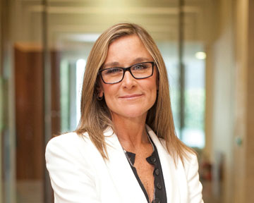 CEO of Burberry jumps ship to Apple - AfterDawn