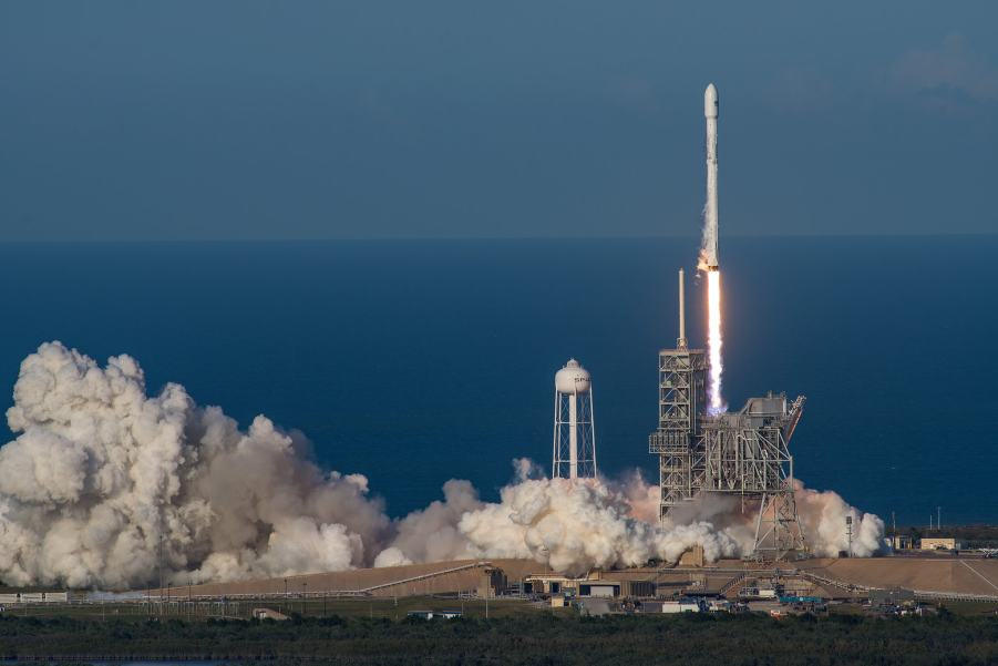 WATCH: SpaceX relaunches landed rocket booster - AfterDawn